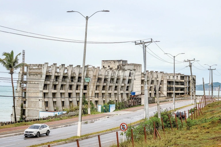 Após anos de impasse, Hotel BRA deve concluir demolição até o fim do ...